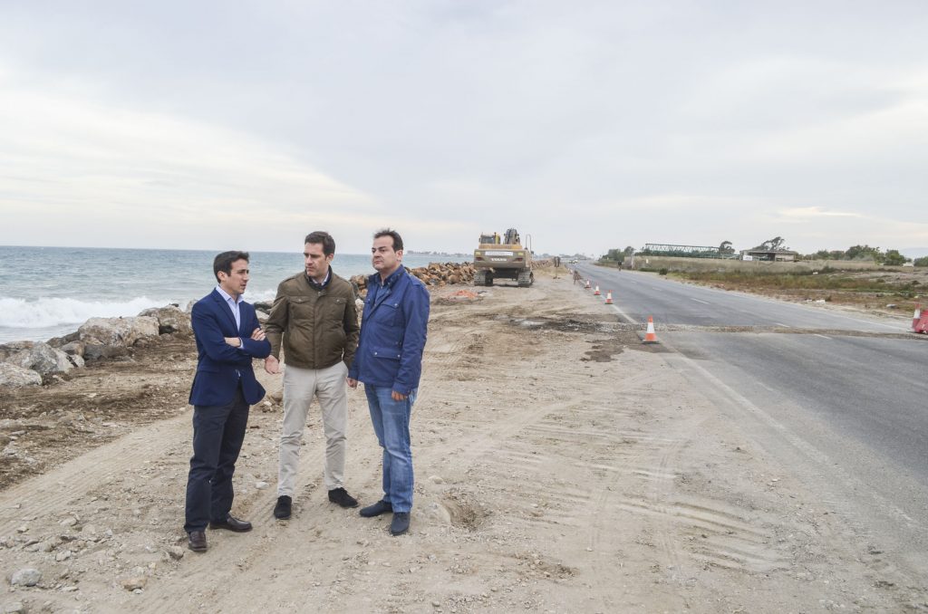 El nuevo arcén transitable de la AL-3202 permitirá circular a ciclistas ...